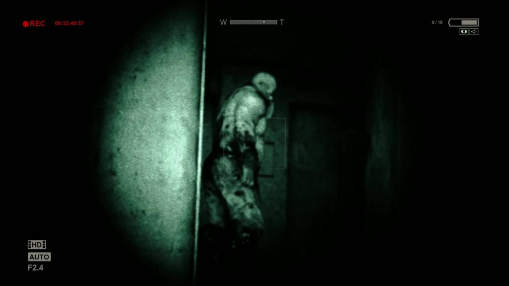 Review: Outlast | GamingDose