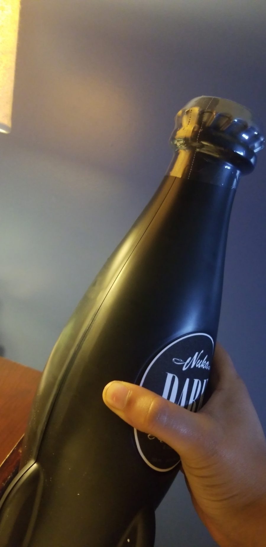 แฟน Fallout ไม่ปลื้ม !! เมื่อวัสดุของขวด Nuka Dark Rum กลับเป็นเพียงแค่ ...