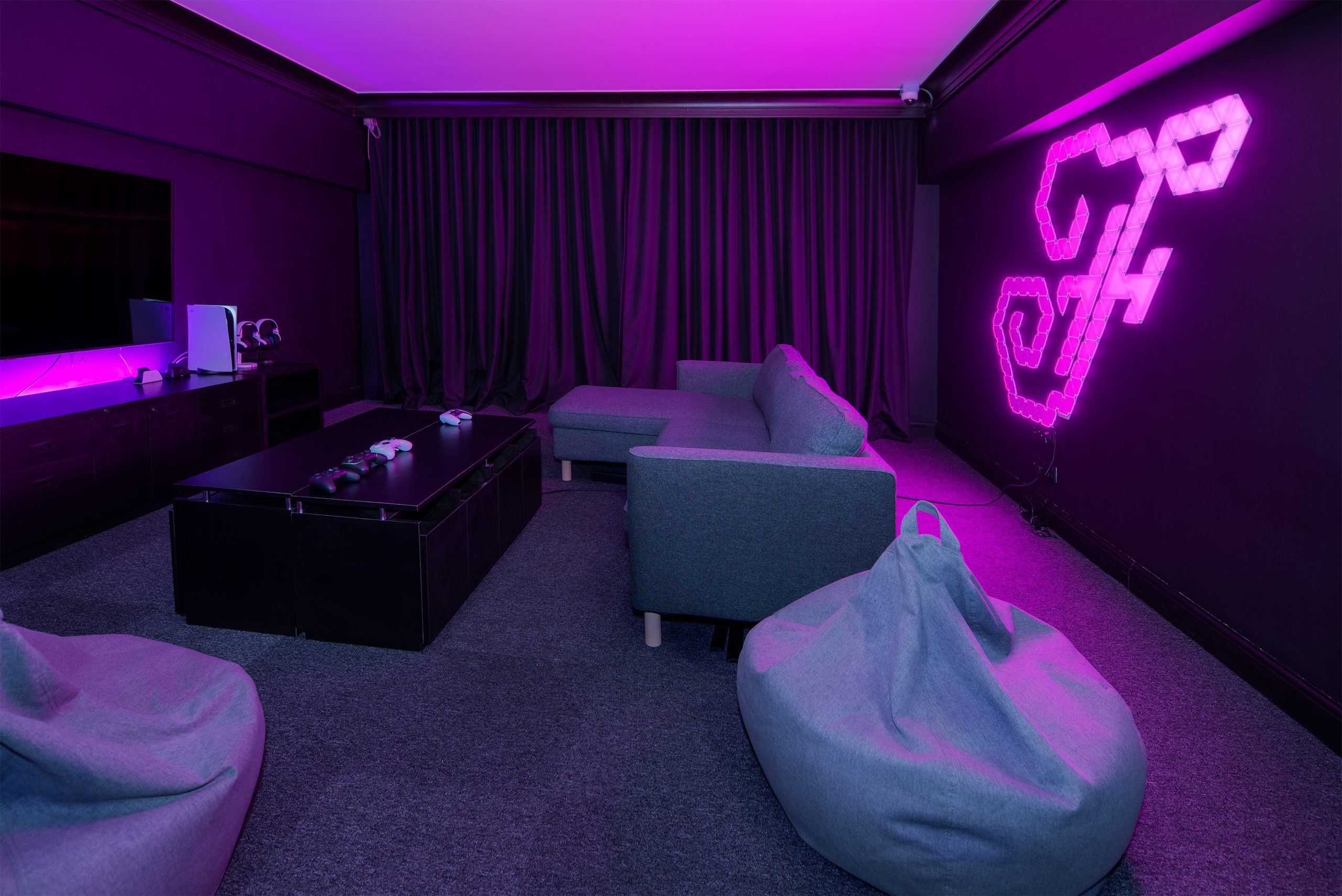 โรงแรม Fairmont ในสิงคโปร์จับมือกับ Razer เปิดตัวห้องพักสุดหรู ที่ปรับ ...